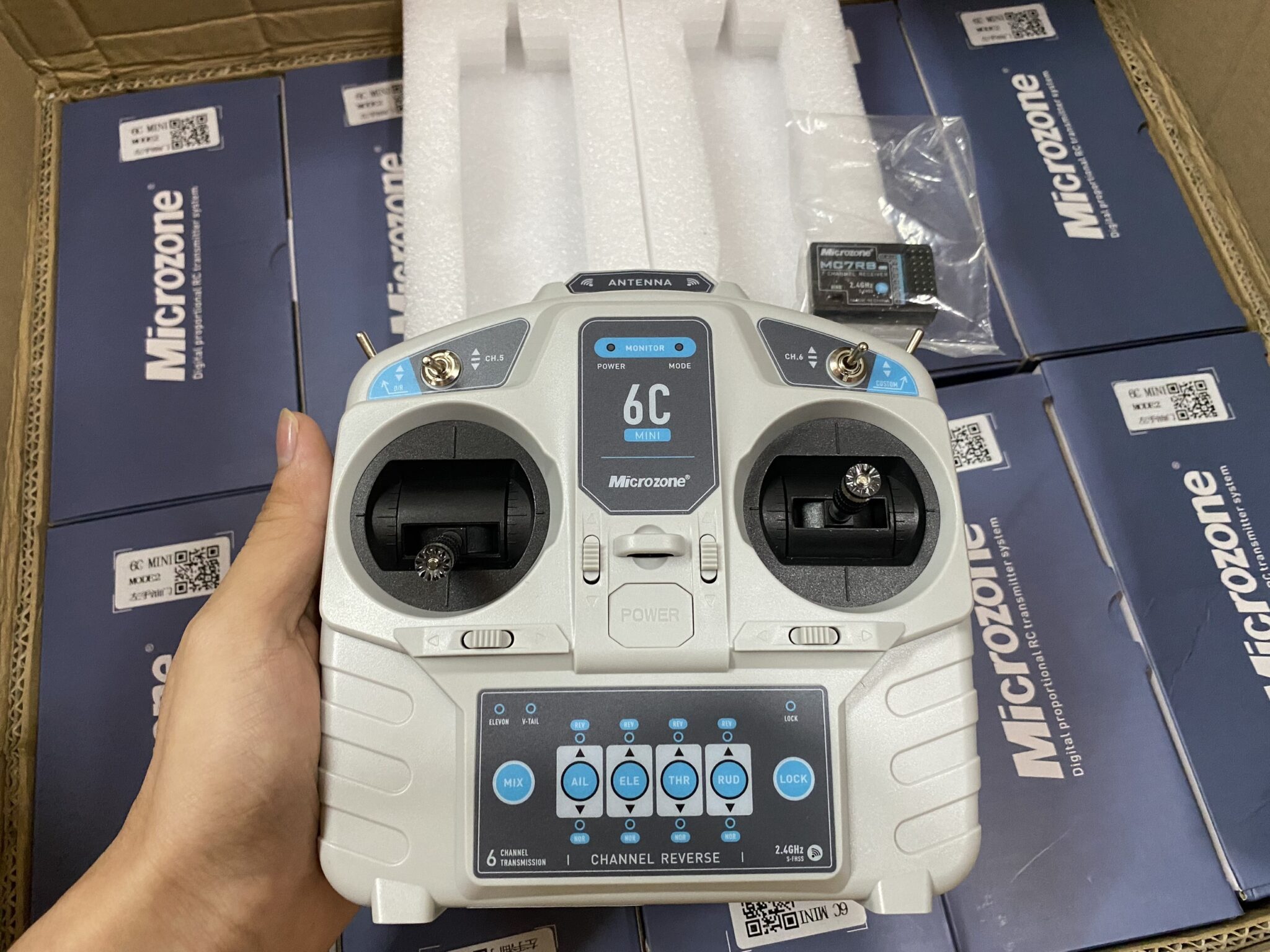 6C Mini – Tay điều khiển Microzone 6C Mini + Rx MC7RB-V2 (Bản nâng cấp của MC6C) sóng 2.4GHz xa ...